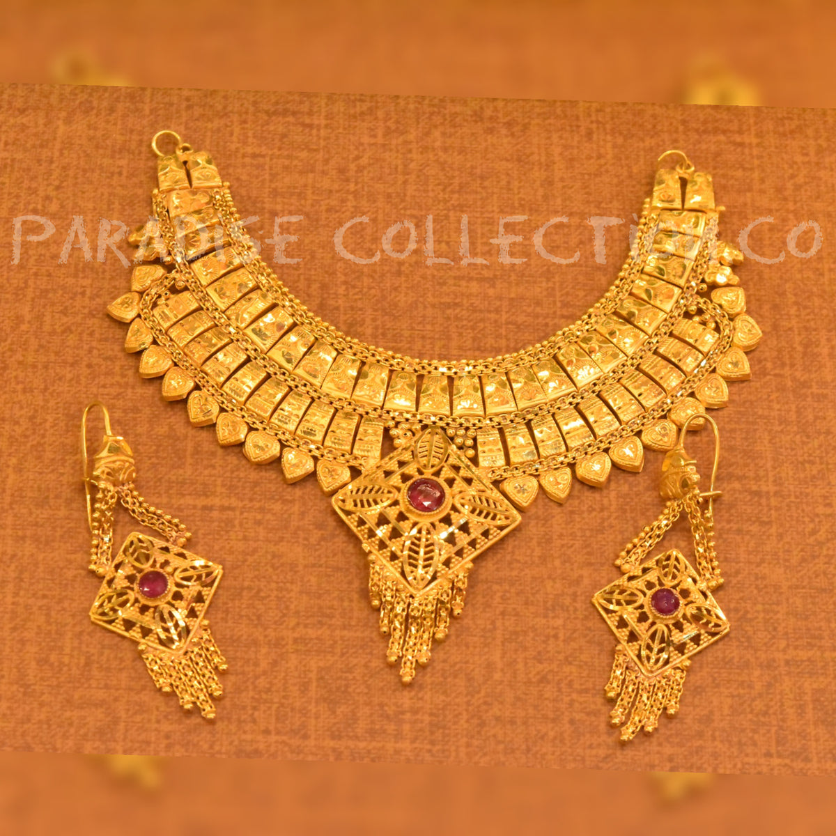 Graceful Traditional Necklace Set – Comes with Free Jewellery Box ...